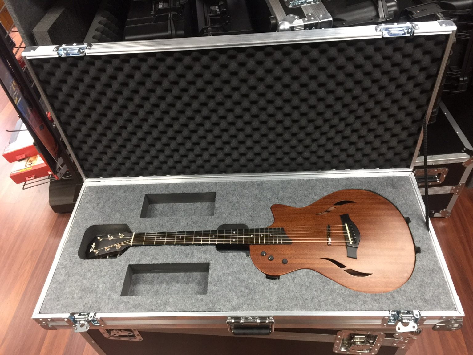Heavy Duty Guitar Flight Case To Suit Electric Guitar | GigGear Australia